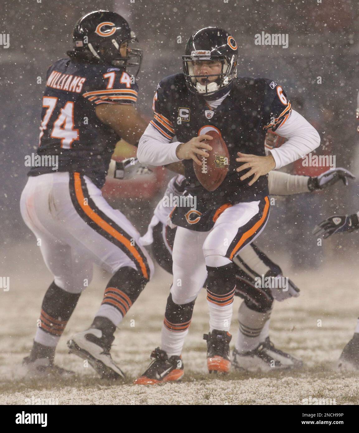 Chicago Bears quarterback Jay Cutler (6) scrambles in the second half ...