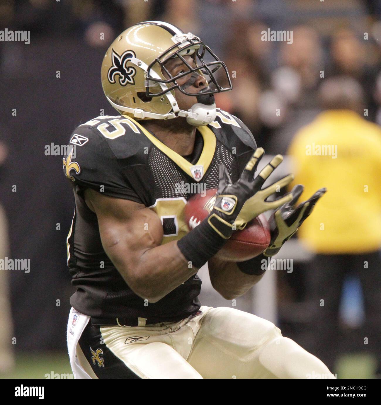New Orleans Saints running back Reggie Bush (25) in an NFL football ...