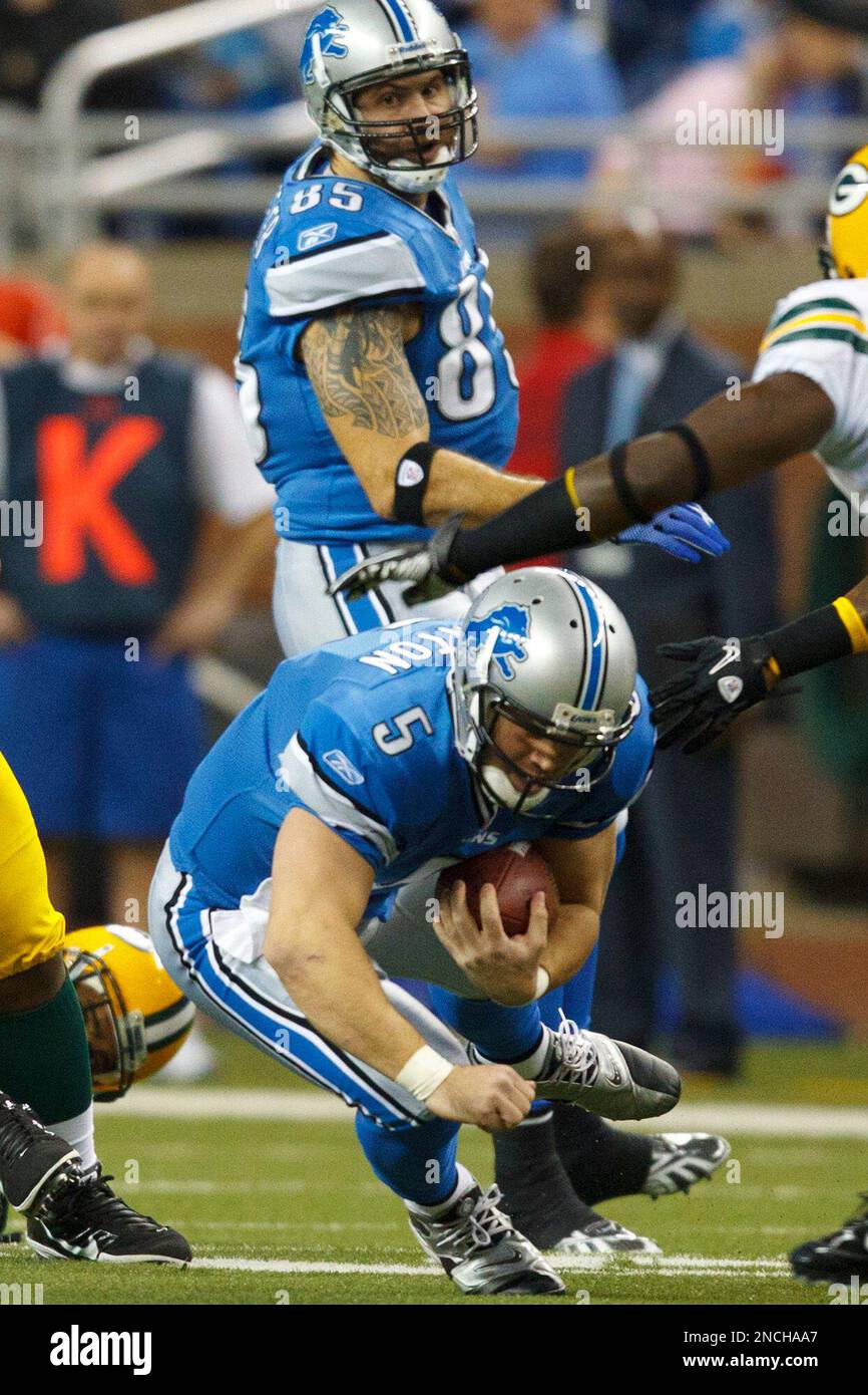 Detroit Lions quarterback Drew Stanton (5) runs the ball during the NFL ...