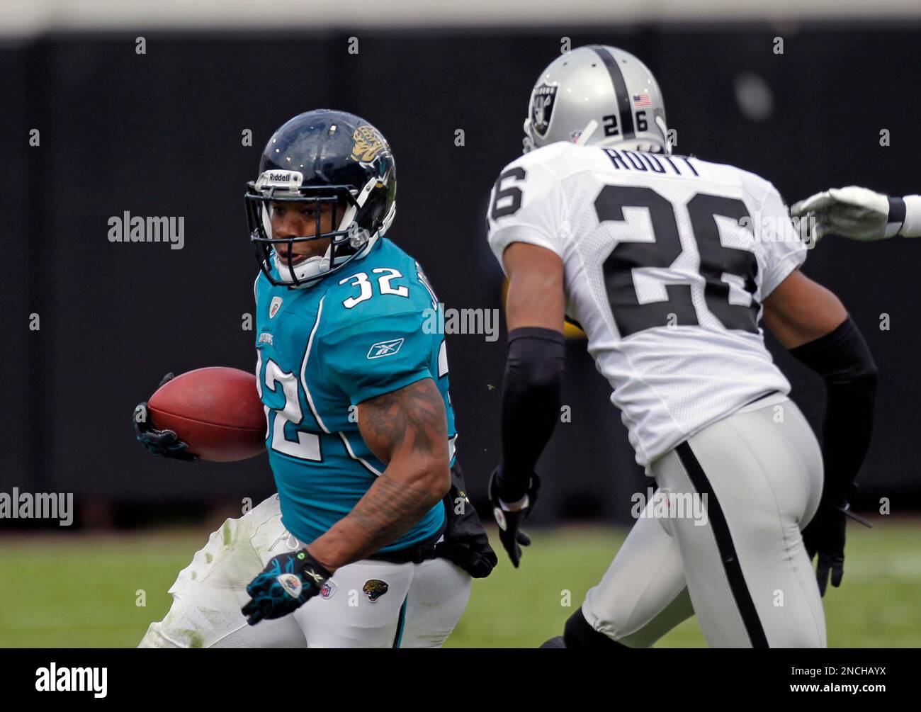 Jacksonville Jaguars running back Maurice Jones-Drew tires to get past ...