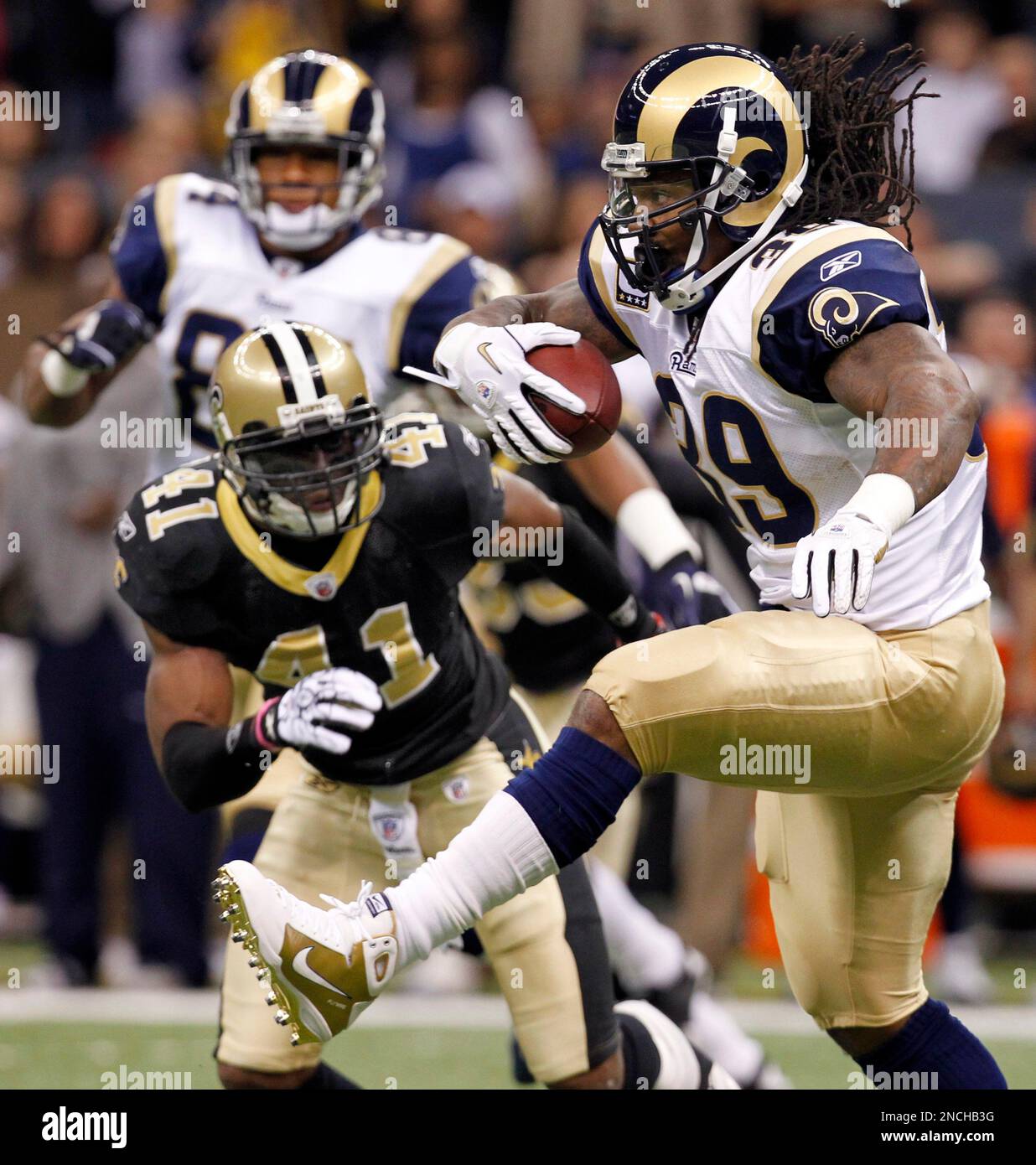 St. Louis Rams running back Steven Jackson, right, rushes past New ...