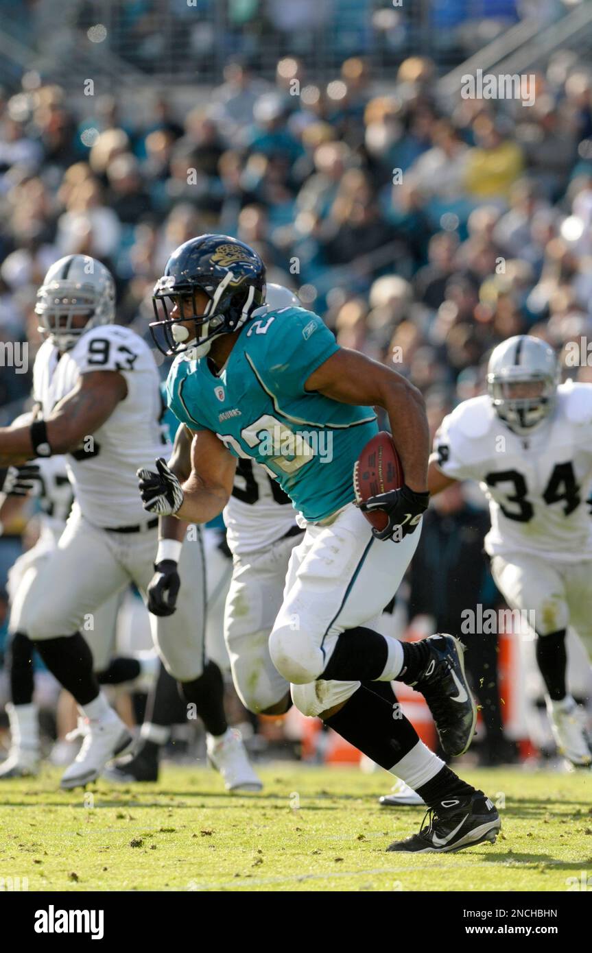 Jacksonville Jaguars running back Rashad Jennings (23), center, runs ...