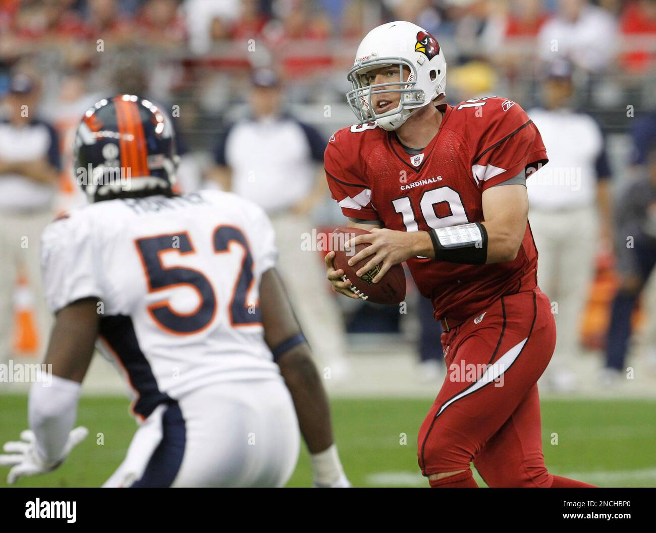Arizona Cardinals' John Skelton, right, looks for an open receiver as ...