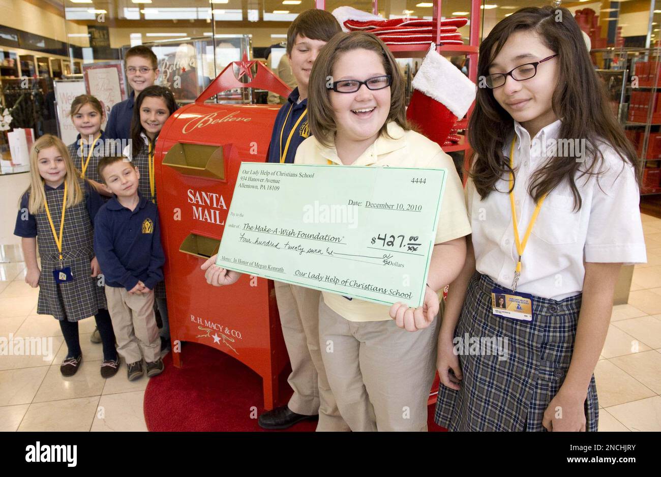 Kelly acosta hi-res stock photography and images - Alamy