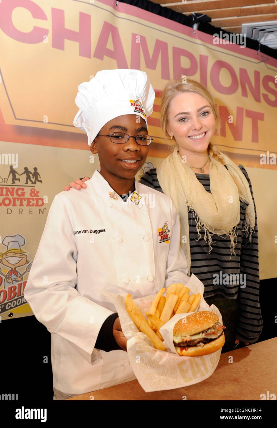 Actress and burger judge AnnaSophia Robb poses with grand prize winner ...