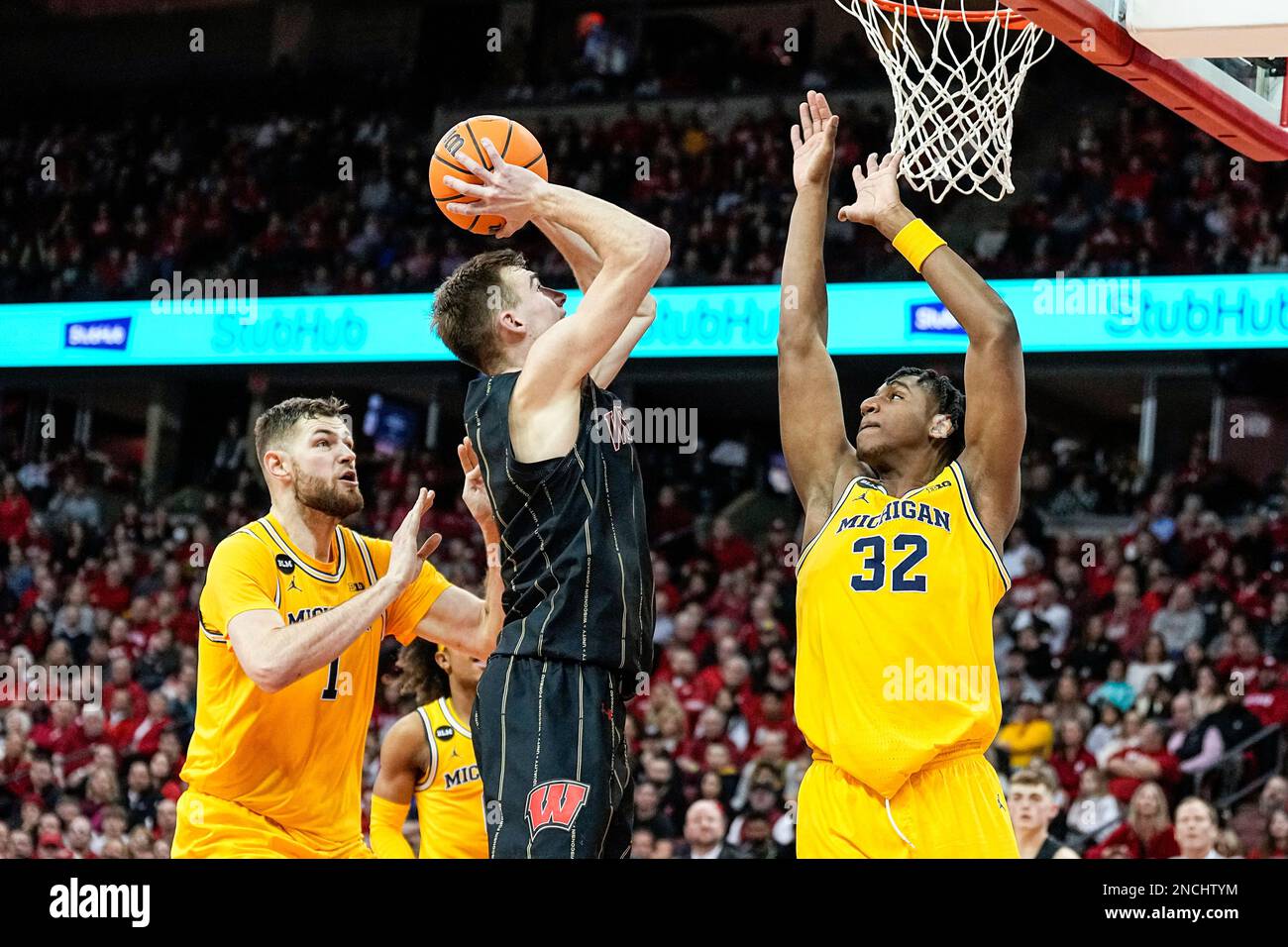 Wisconsin's Tyler Wahl (5) shoots against Michigan's Hunter Dickinson ...