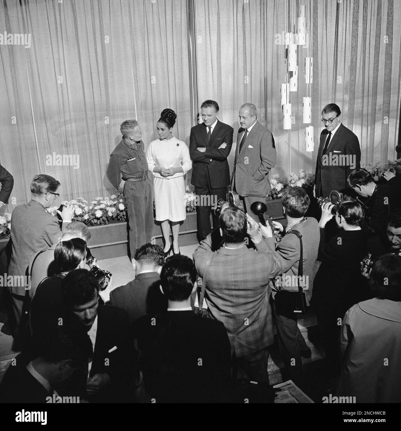 Film director Anthony Asquith, actress Elizabeth Taylor, actor Richard ...
