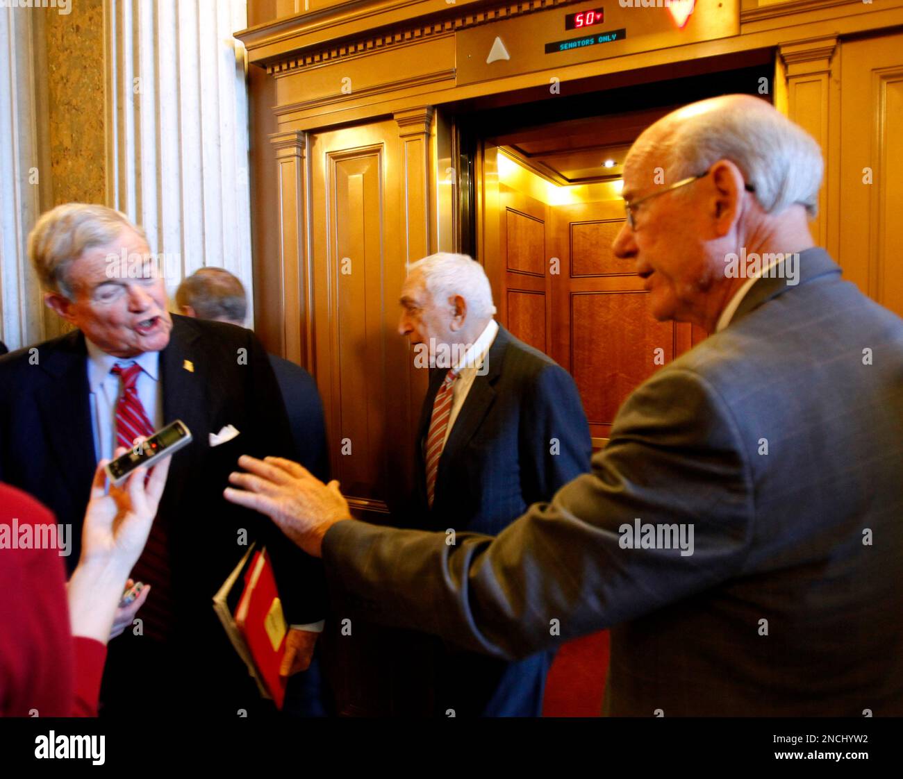 From left, Sen. Christopher Bond, R-Mo., Sen. Frank Lautenberg, D- N.J ...