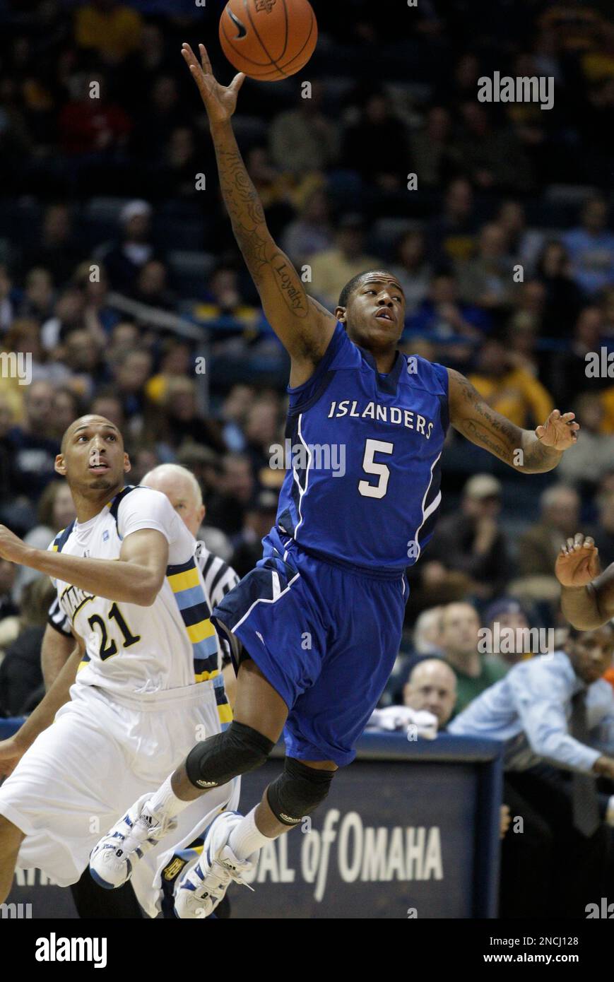 Texas A&M Corpus Christi's Terence Jones (5) and Marquette's Joseph ...