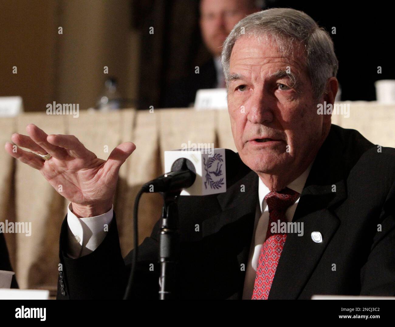 Gene Stallings, former coach of Texas A&M and University of Alabama ...