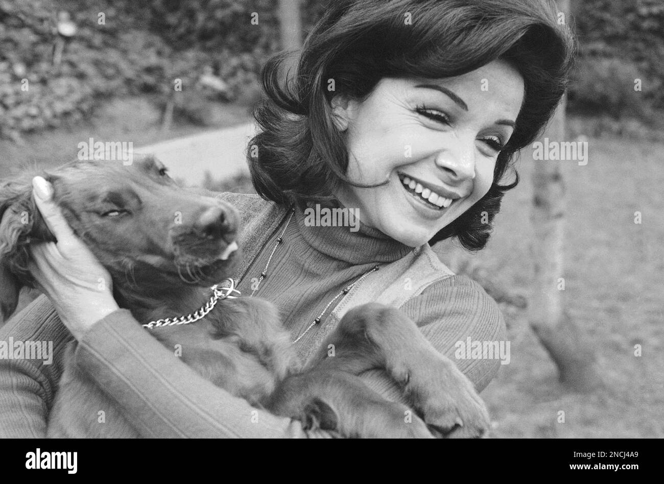Former Mouseketeer Annette Funicello gets an enthusiastic greeting from ...