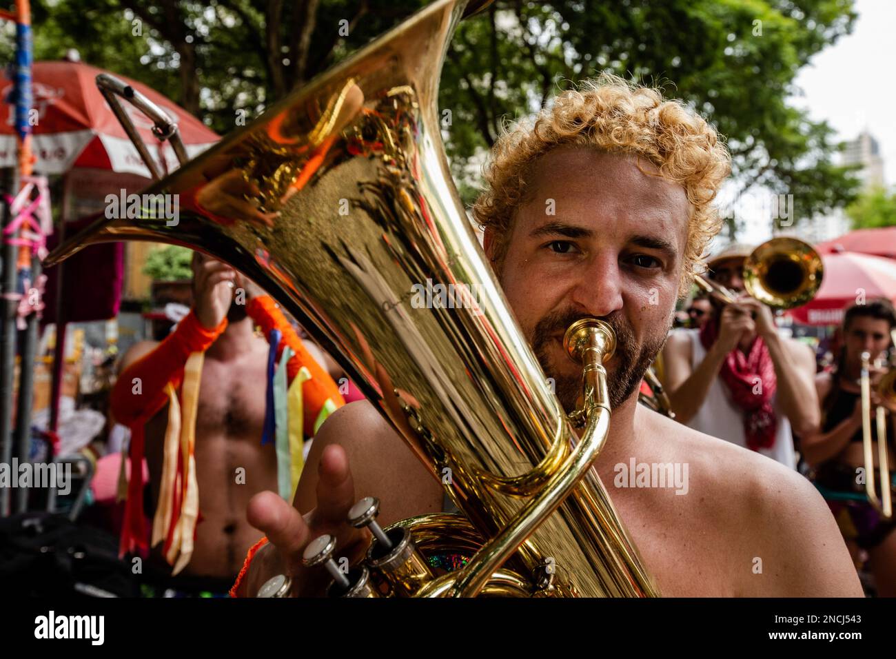 Flash presentation by the French instrumental group Dumb & Bass at ...