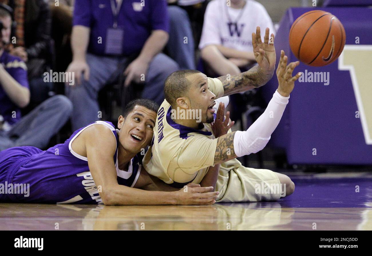 Washington's Venoy Overton, right, passes after winning the fight with ...