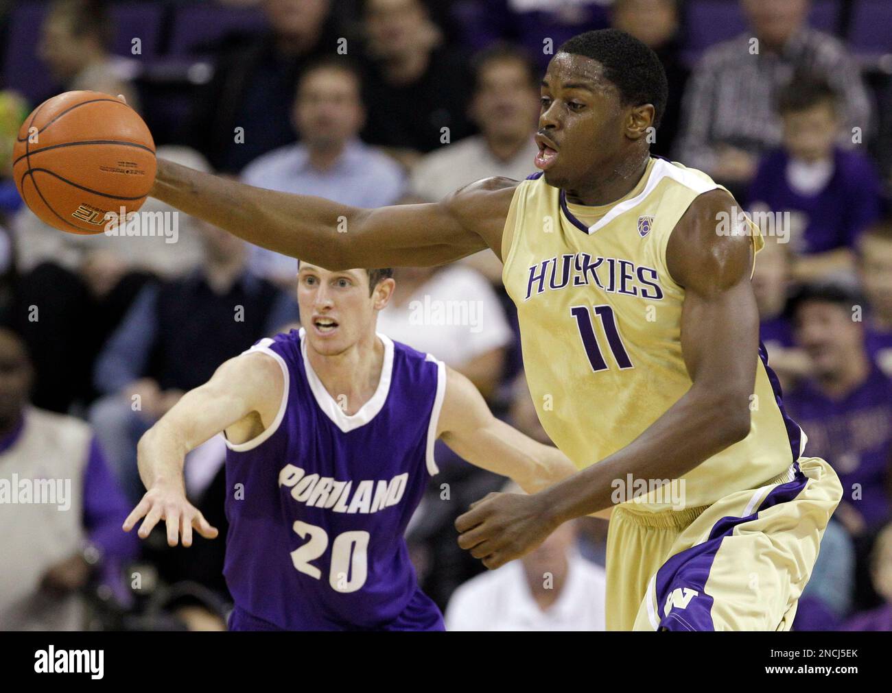 Washington's Matthew Bryan-Amaning (11) snags a loose ball in front of ...