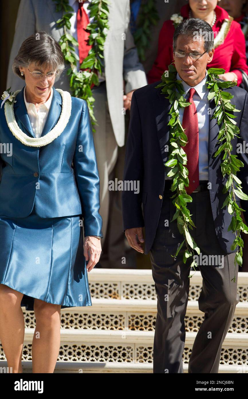 Hawaii outgoing Republican Gov. Linda Lingle, left, and Lt. Gov. James ...
