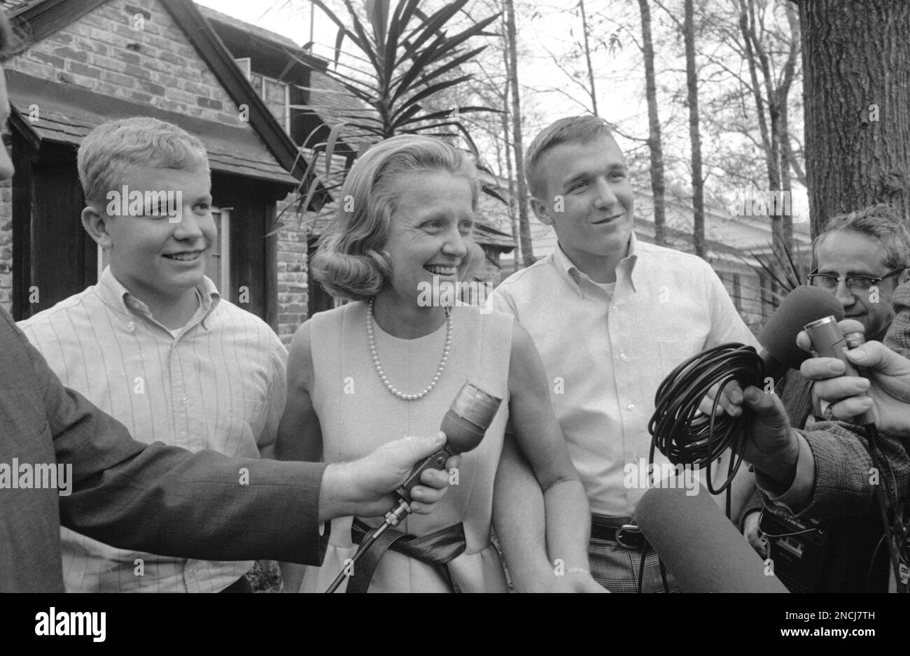 Mrs. Sue Borman, wife of Col. Frank Borman, Apollo 8 commander, and the ...