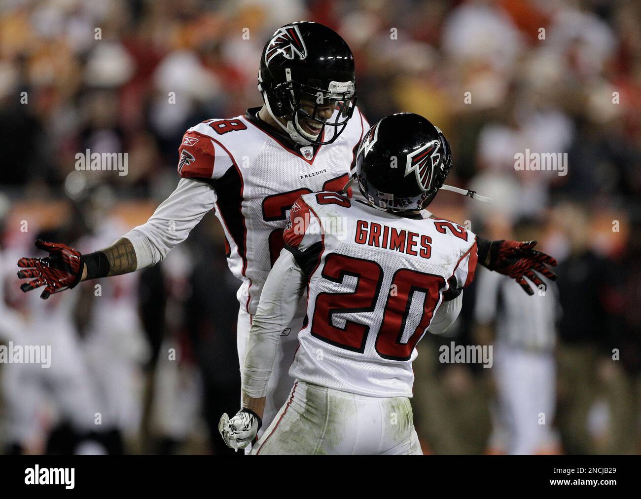 Atlanta Falcons safety Thomas DeCoud (28) and cornerback Brent Grimes ...