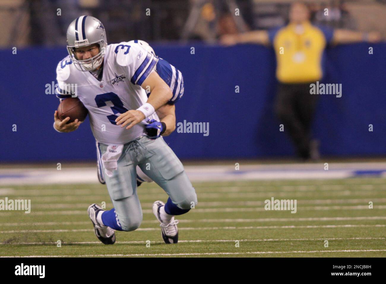 Dallas Cowboys quarterback Jon Kitna (3) in action during an NFL ...