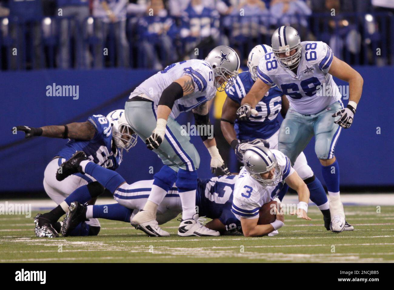 Dallas Cowboys quarterback Jon Kitna (3) in action during an NFL ...