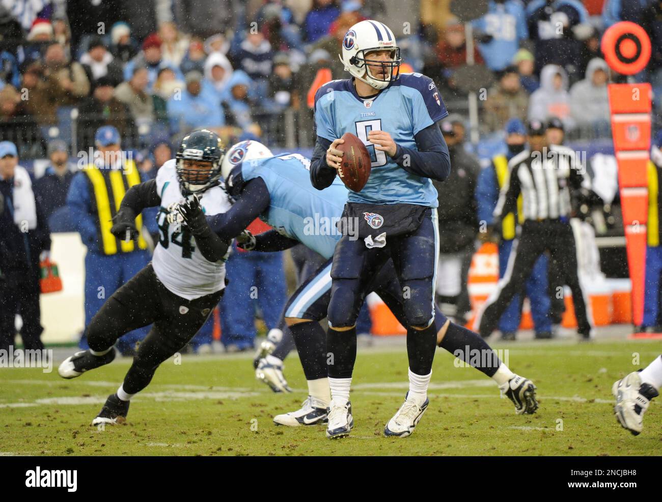 Tennessee Titans quarterback Kerry Collins (5) looks to pass against ...