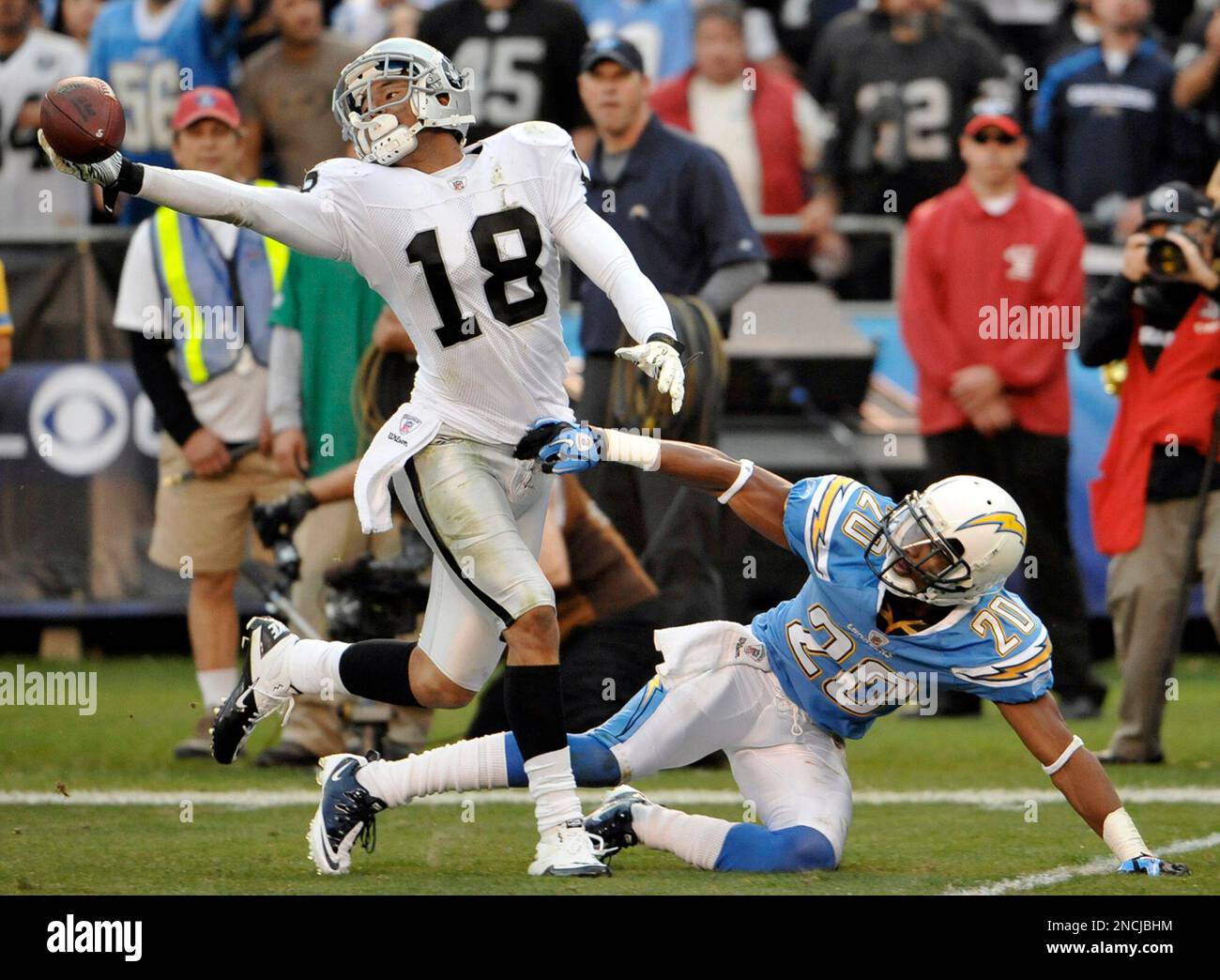 Oakland Raiders wide receiver Louis Murphy (18) can't hold on to a ...