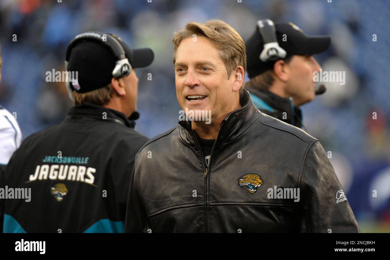 Jacksonville Jaguars head coach Jack Del Rio talks with players after ...