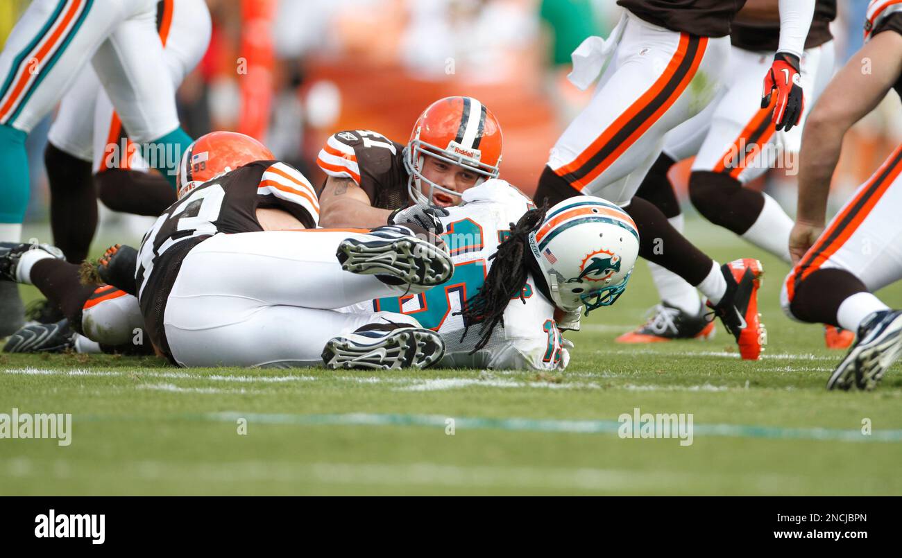 Cleveland Browns' Ray Ventrone (41) and T.J. Ward (43) tackle Miami ...