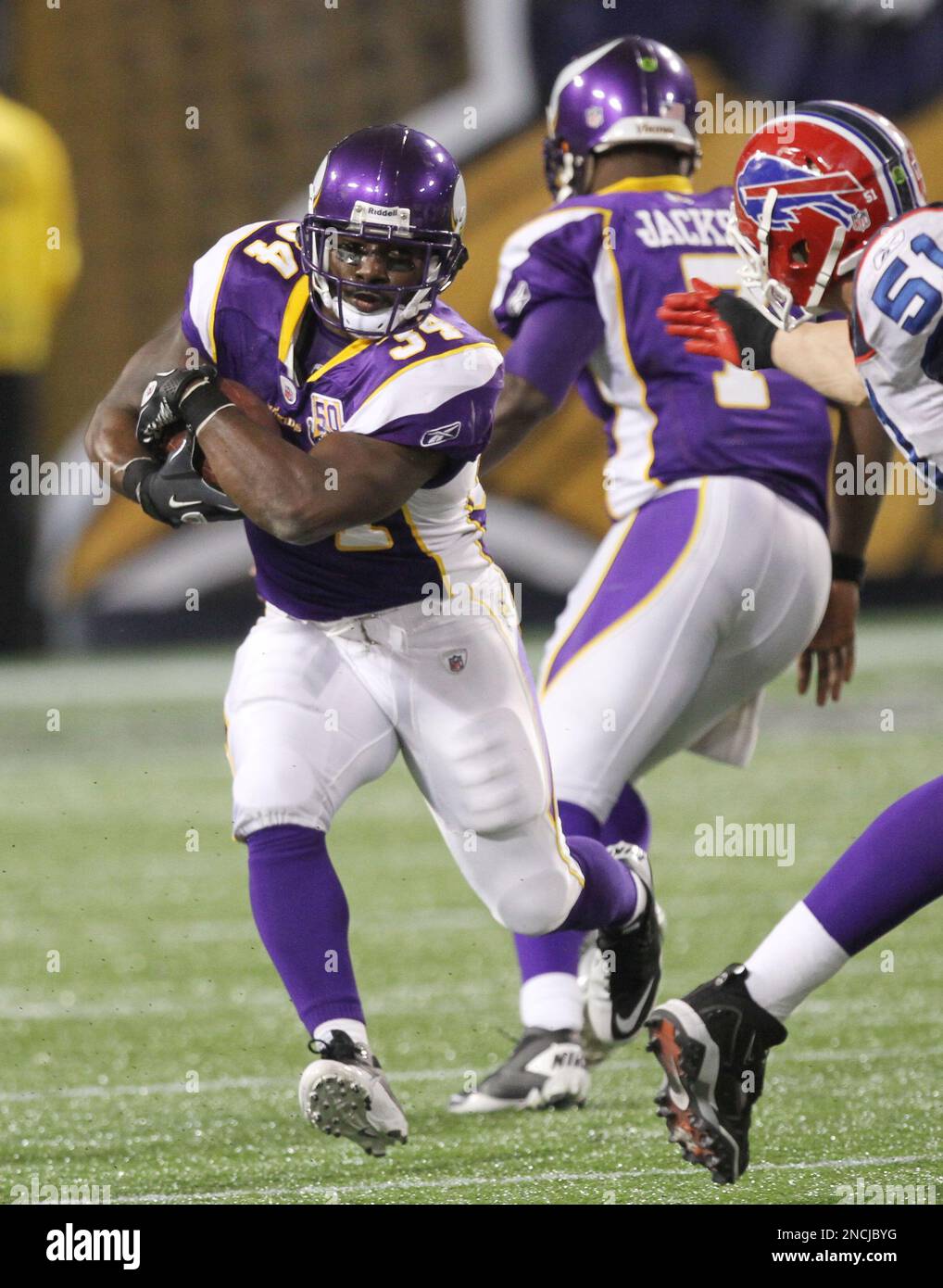 Minnesota Vikings running back Albert Young (34) runs during the NFL ...