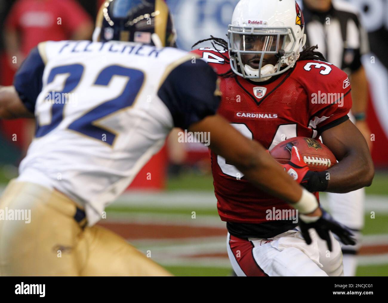 Arizona Cardinals running back Tim Hightower runs as St. Louis Rams ...