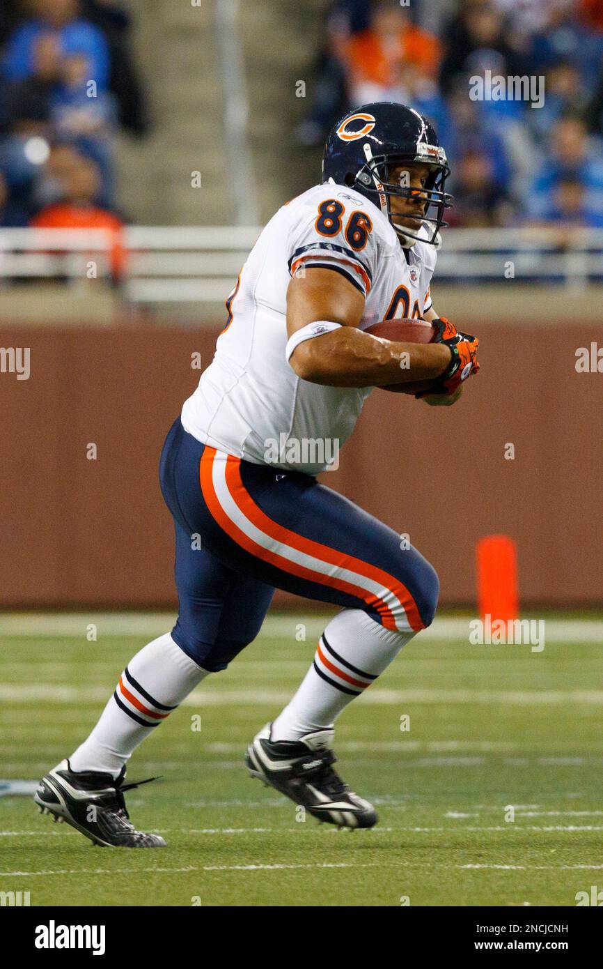 Chicago Bears tight end Brandon Manumaleuna (86) runs the ball after a ...