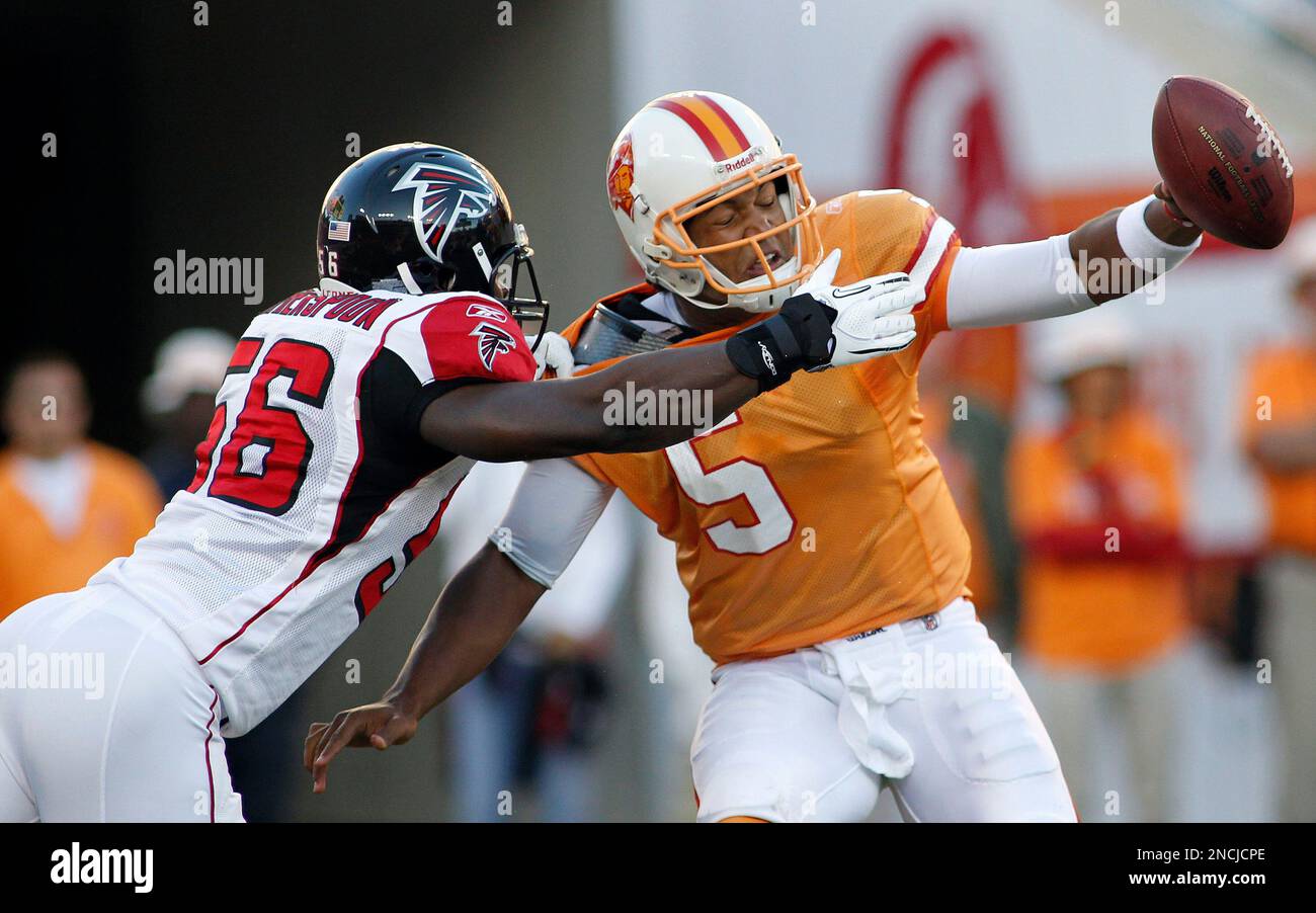 Atlanta Falcons linebacker Sean Weatherspoon (56) sacks Tampa Bay ...