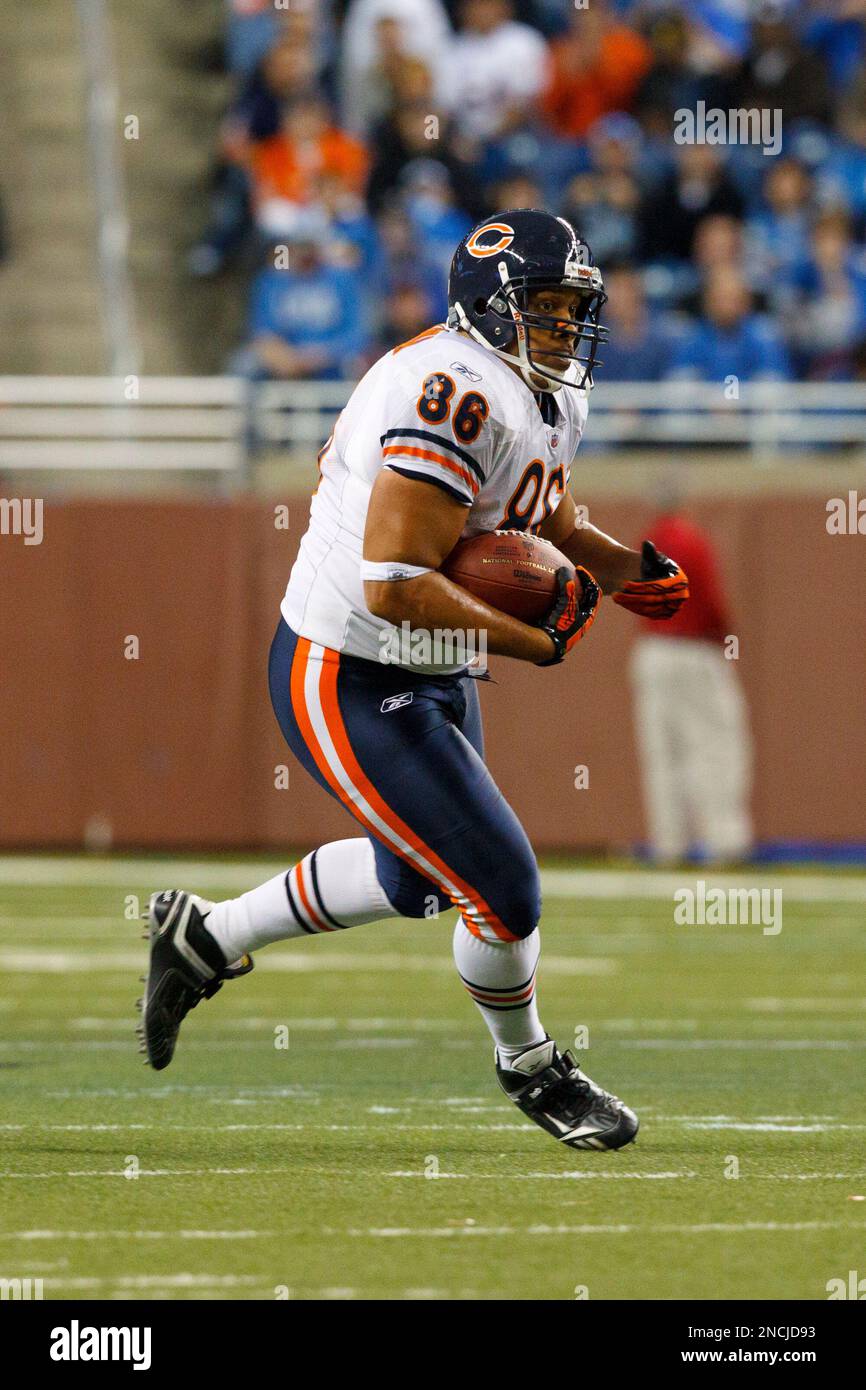 Chicago Bears tight end Brandon Manumaleuna (86) runs the ball in the ...