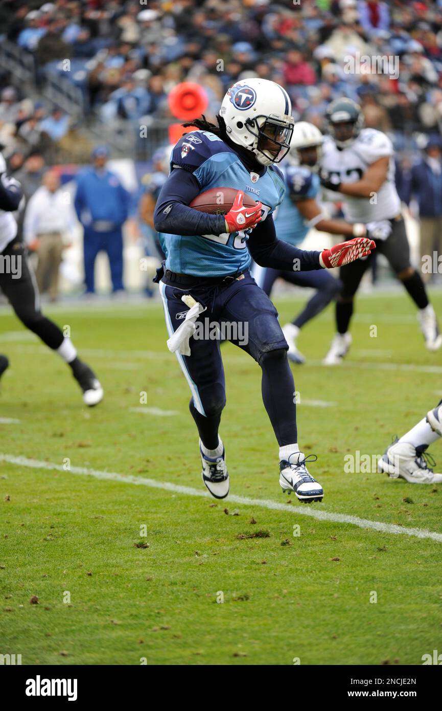 Tennessee Titans running back Chris Johnson (28) runs against the ...