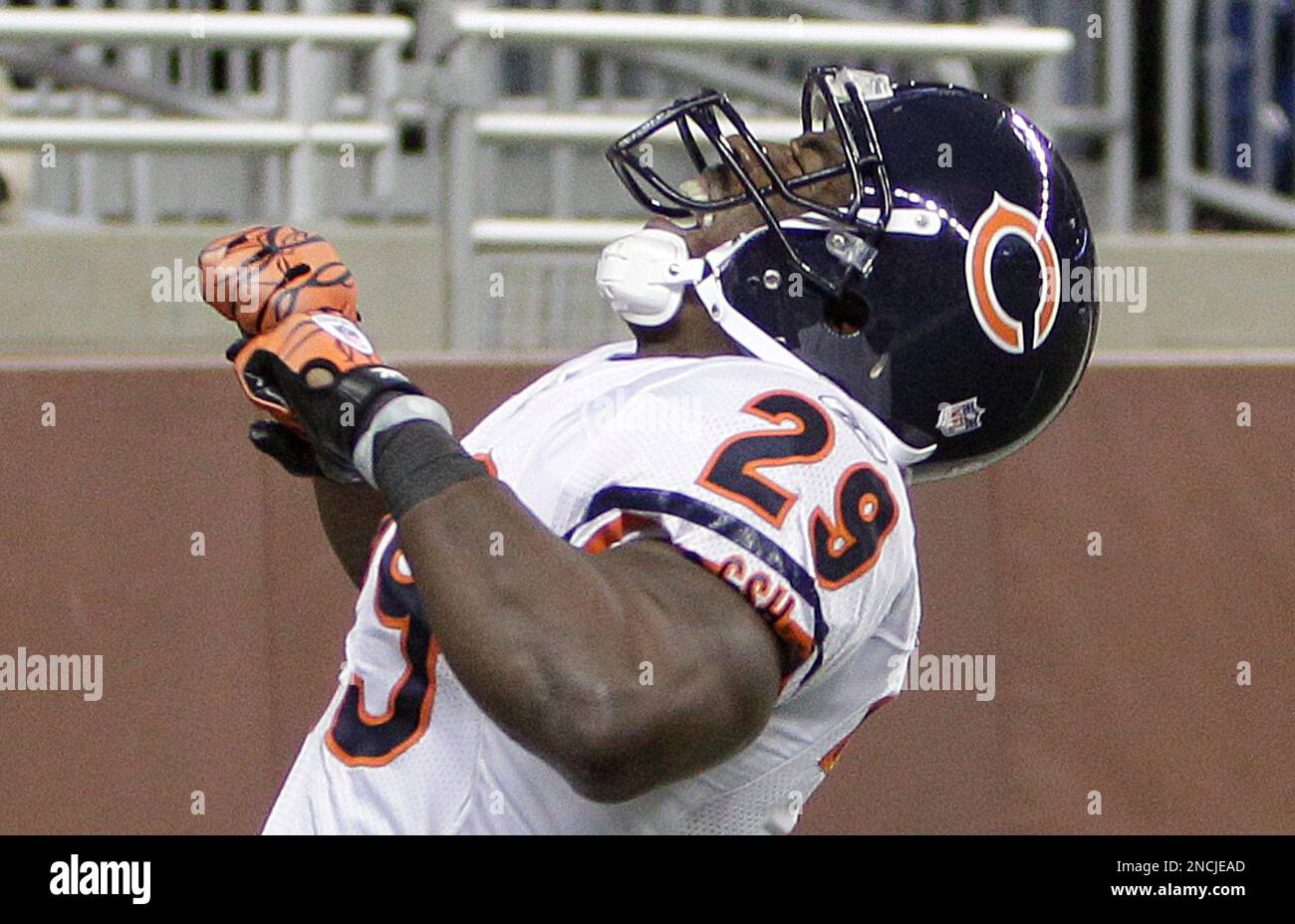 Chicago Bears running back Chester Taylor (29) reacts after scoring a ...