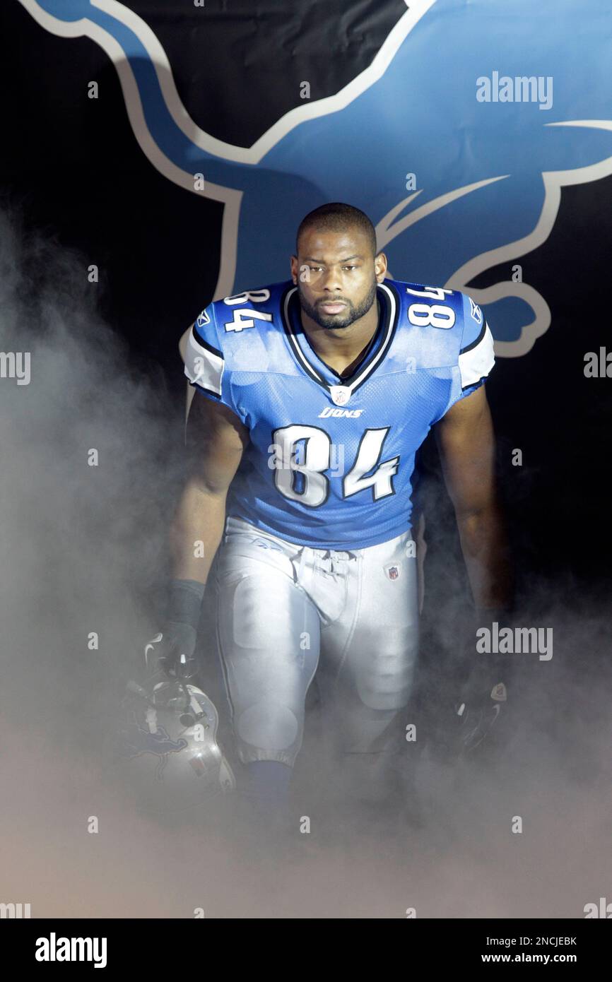 Detroit Lions tight end Brandon Pettigrew (84) runs out before the ...