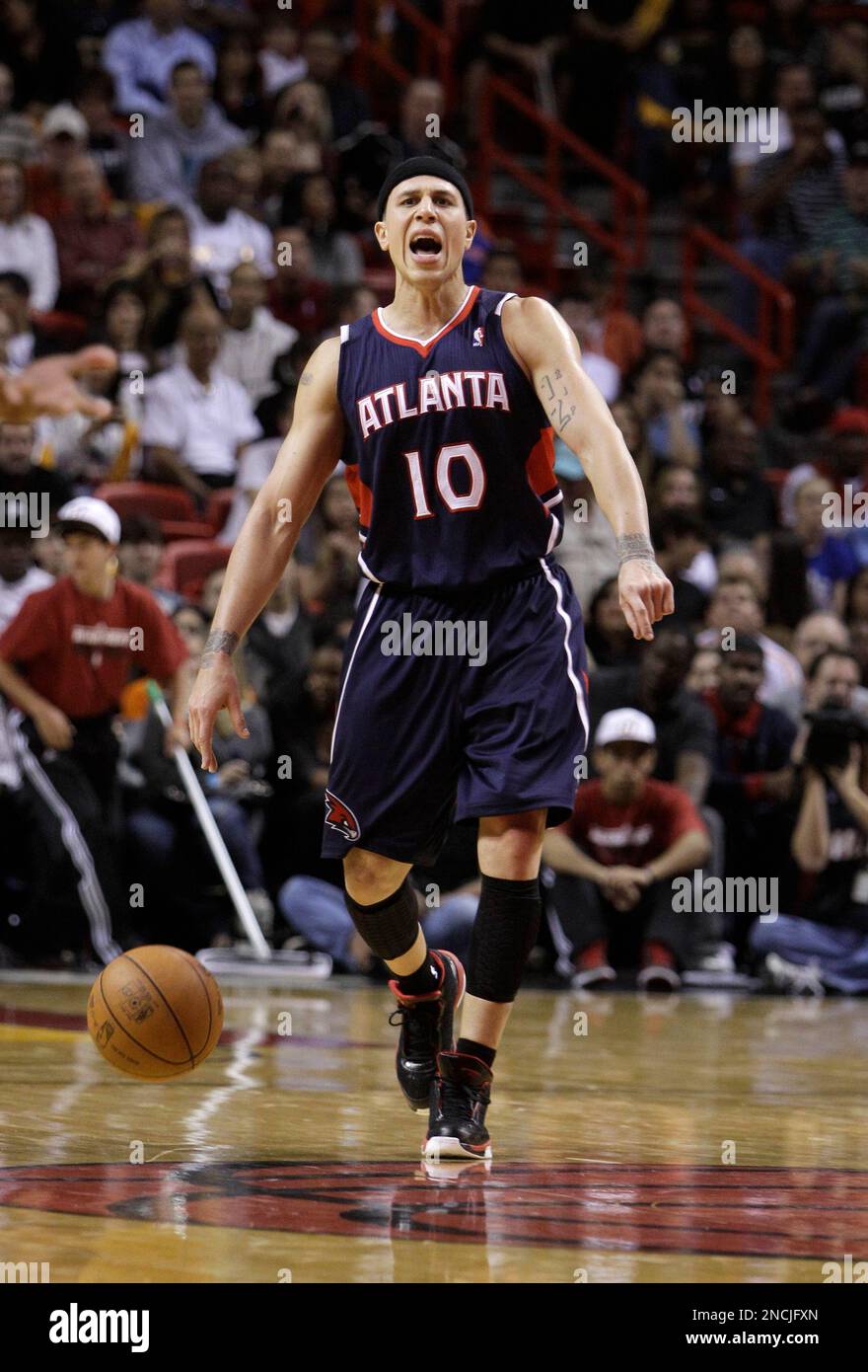 Atlanta Hawks guard Mike Bibby (10) yells in the fourth quarter during ...
