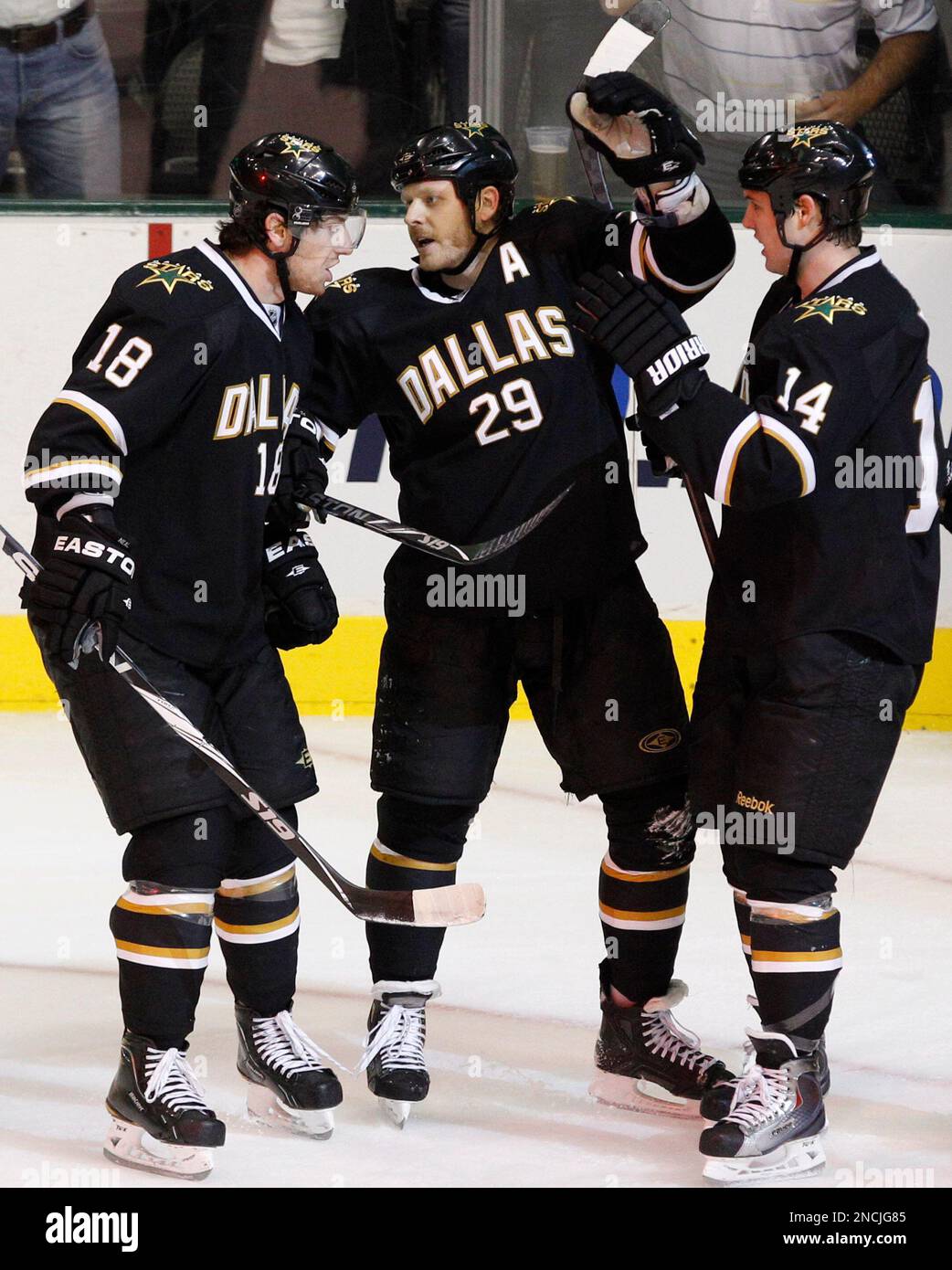 Dallas Stars center Steve Ott (29) celebrates scoring his goal with ...