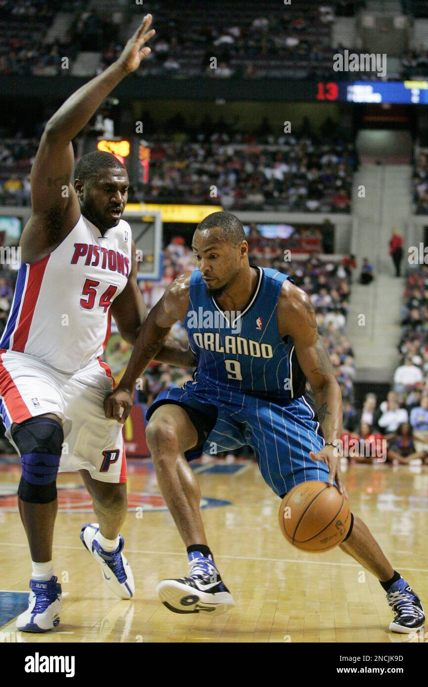 Orlando Magic forward Rashard Lewis (9) drives against Detroit Pistons ...
