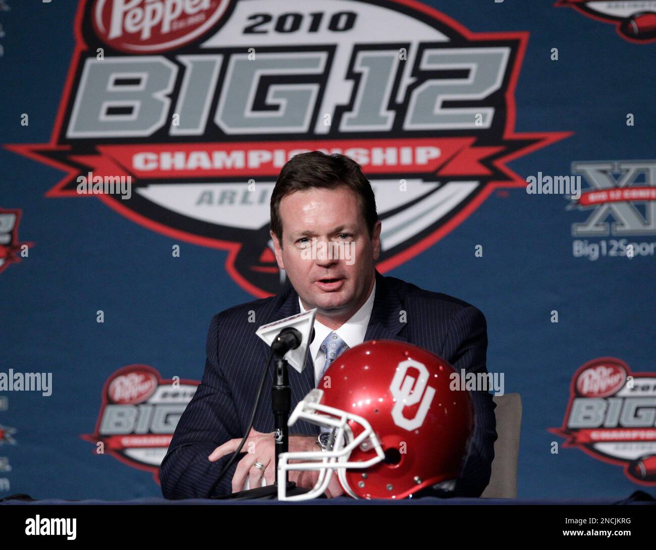 Oklahoma coach Bob Stoops during a news conference for the NCAA Big 12 ...