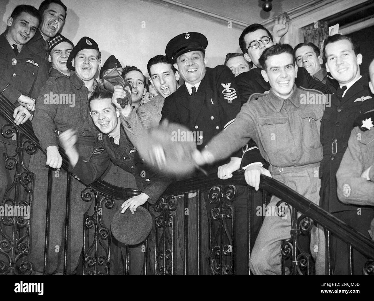 A mixed crowd of Americans with representatives of the three services ...