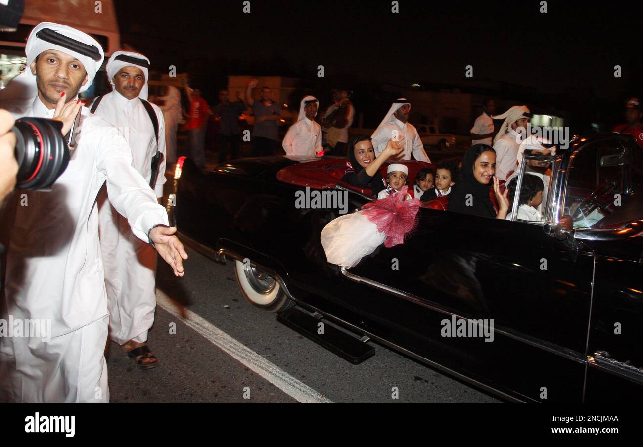 Sheikha Moza bint Nasser al-Missned, at left in car, wife of Qatari ...