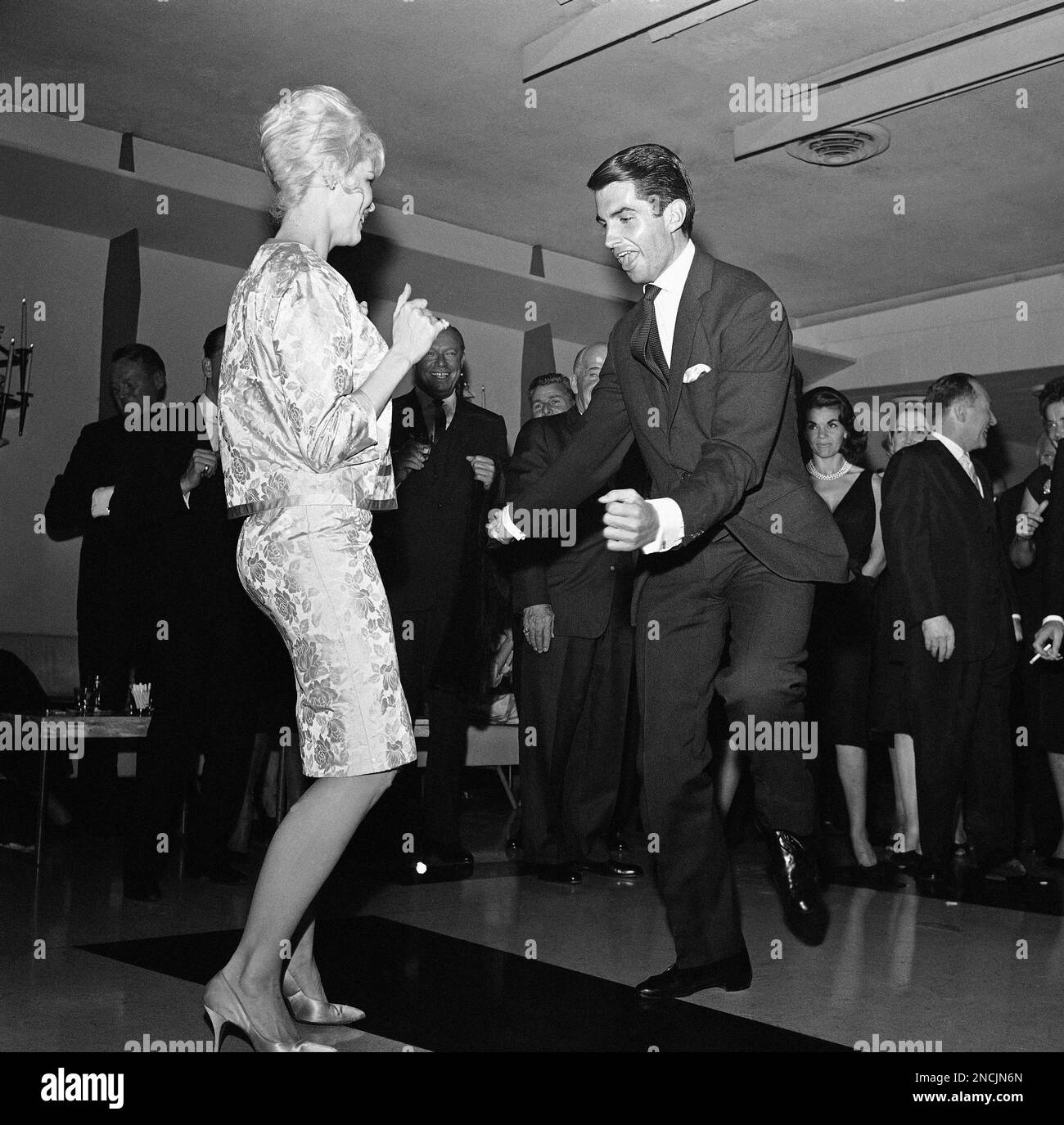 Dorothy Provine of TV’s “Roaring Twenties” and TV actor George Hamilton ...