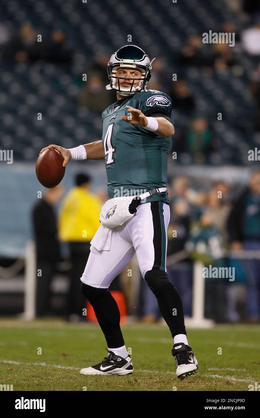 Philadelphia Eagles' Kevin Kolb warms up before an NFL football game ...
