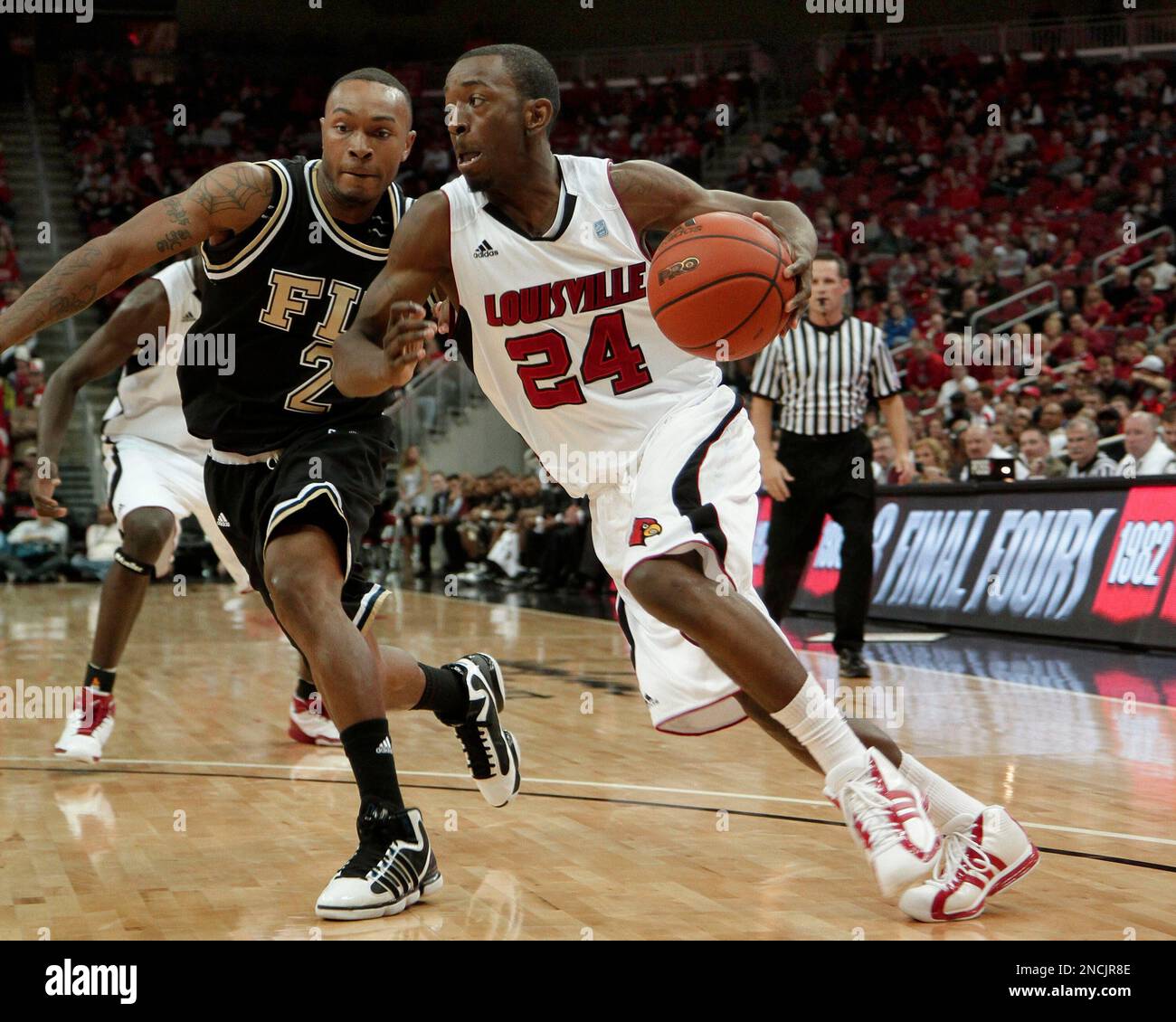 Louisville freshman guard Russ Smith (24) drives past Florida ...