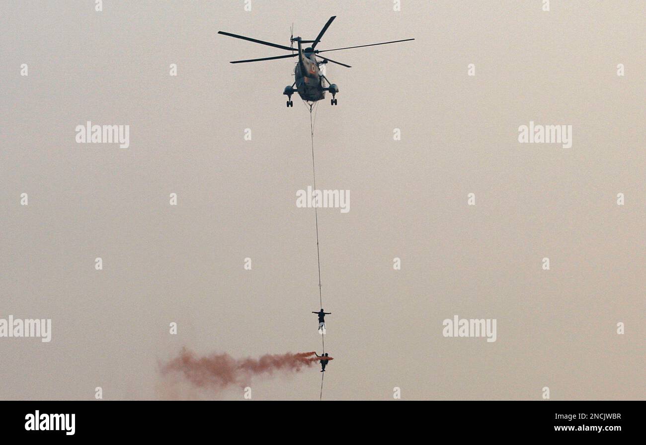 Indian Naval Commandos show their skills during a rehearsal for Naval ...