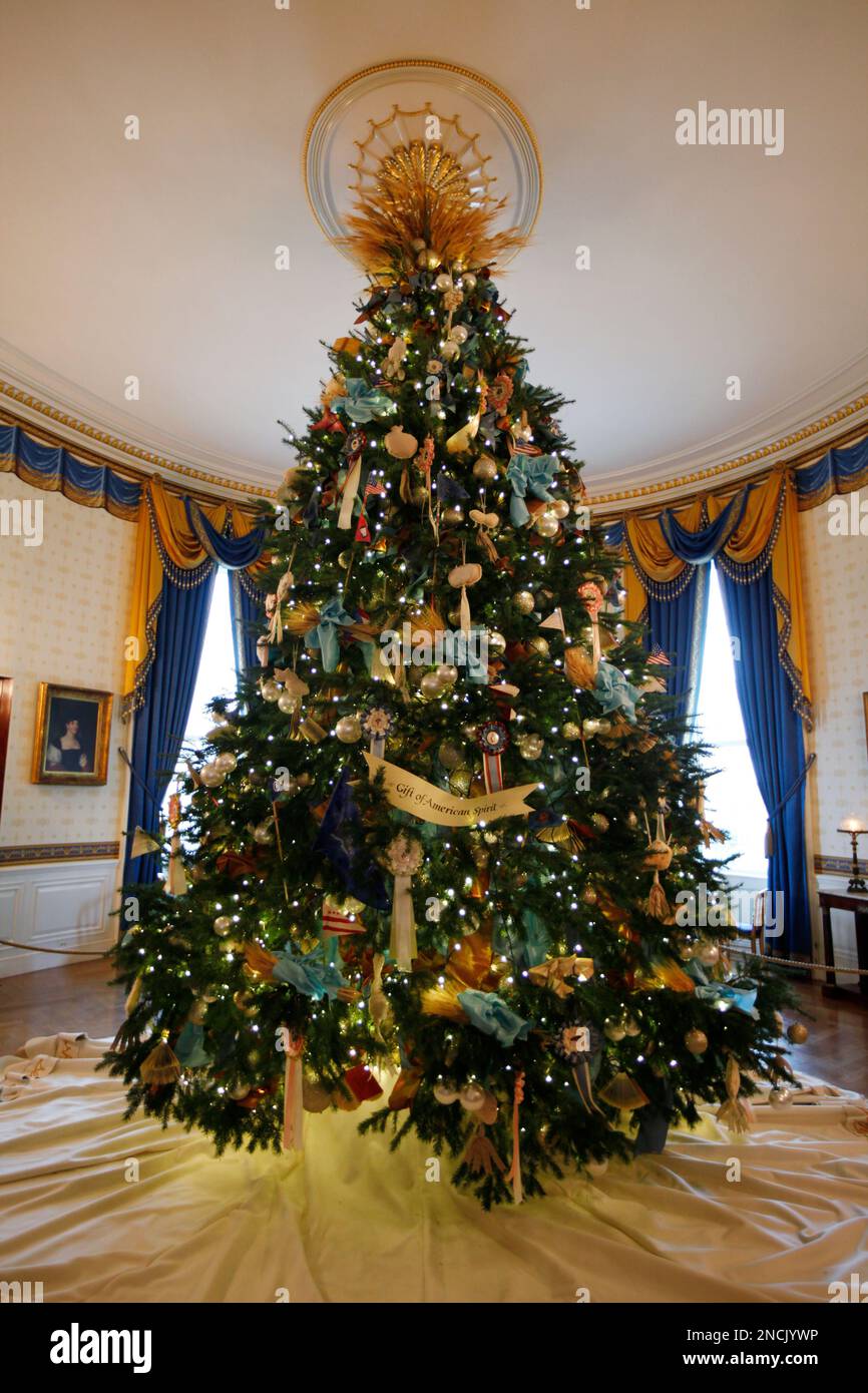 The official White House Christmas Tree is seen in the Blue Room of the ...
