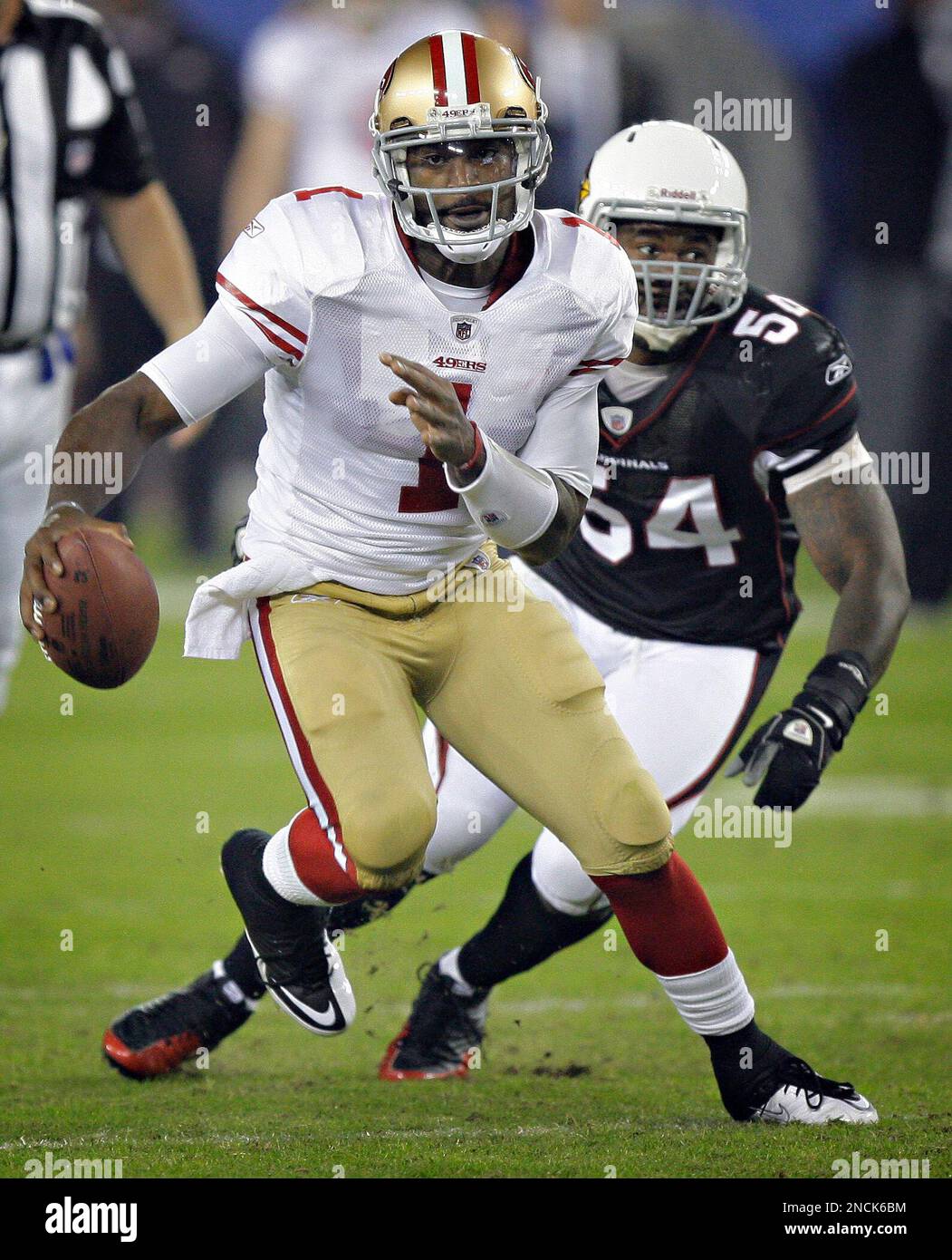 San Francisco 49ers quarterback Troy Smith (1) scrambles as Arizona ...