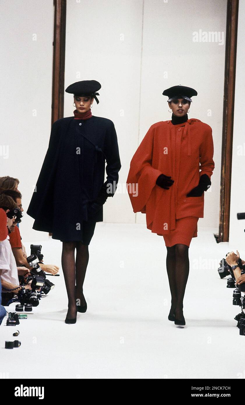 A model presents an ensemble of the 1985/86 Fall-Winter Haute Couture ...