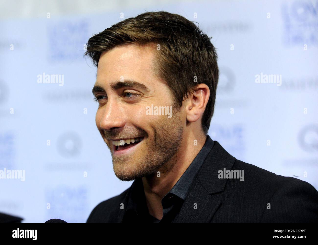 Actor Jake Gyllenhaal attends the premiere of 'Love and Other Drugs' at ...