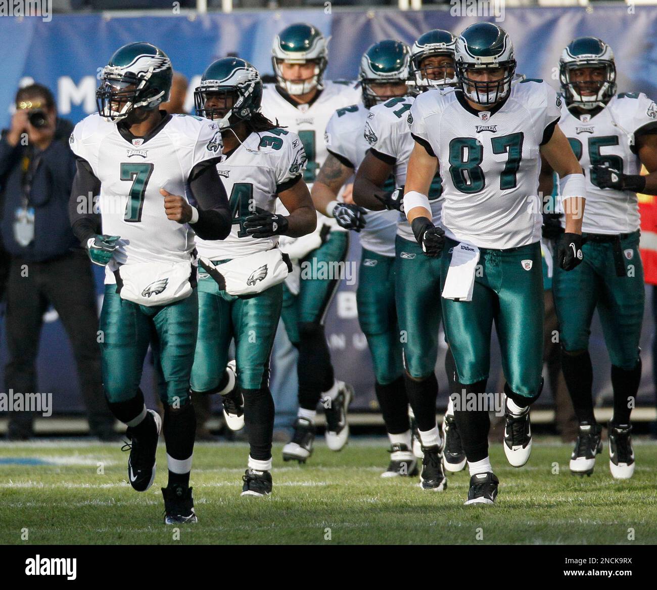 Philadelphia Eagles quarterback Michael Vick, left, leads his team on ...